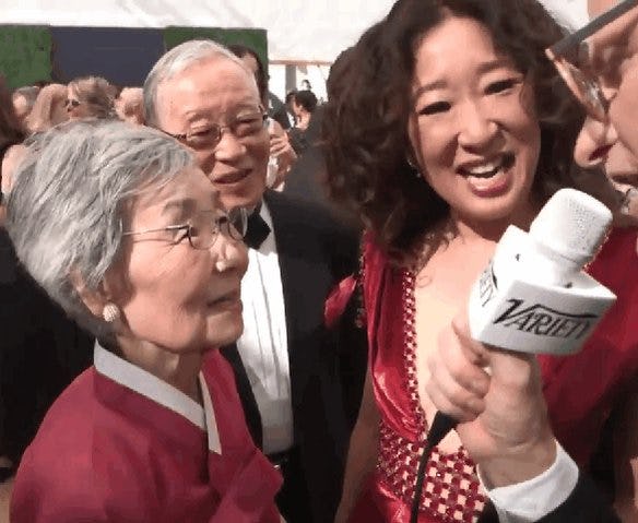 5 Times Sandra Oh’s Mom Was Adorable At The Emmys