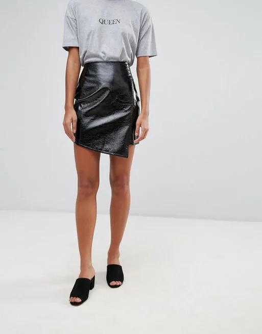 Rosie Huntington-Whiteley’s Black Vinyl Skirt Is The Easiest Intro To ...