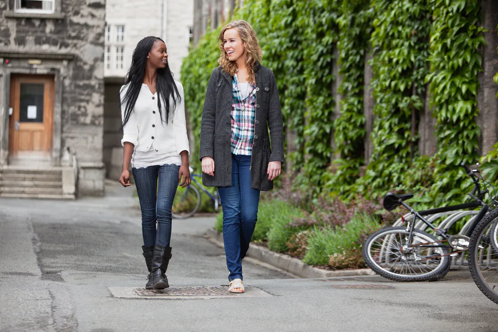 5 Toxic Behaviors In Relationships That Push People Away
