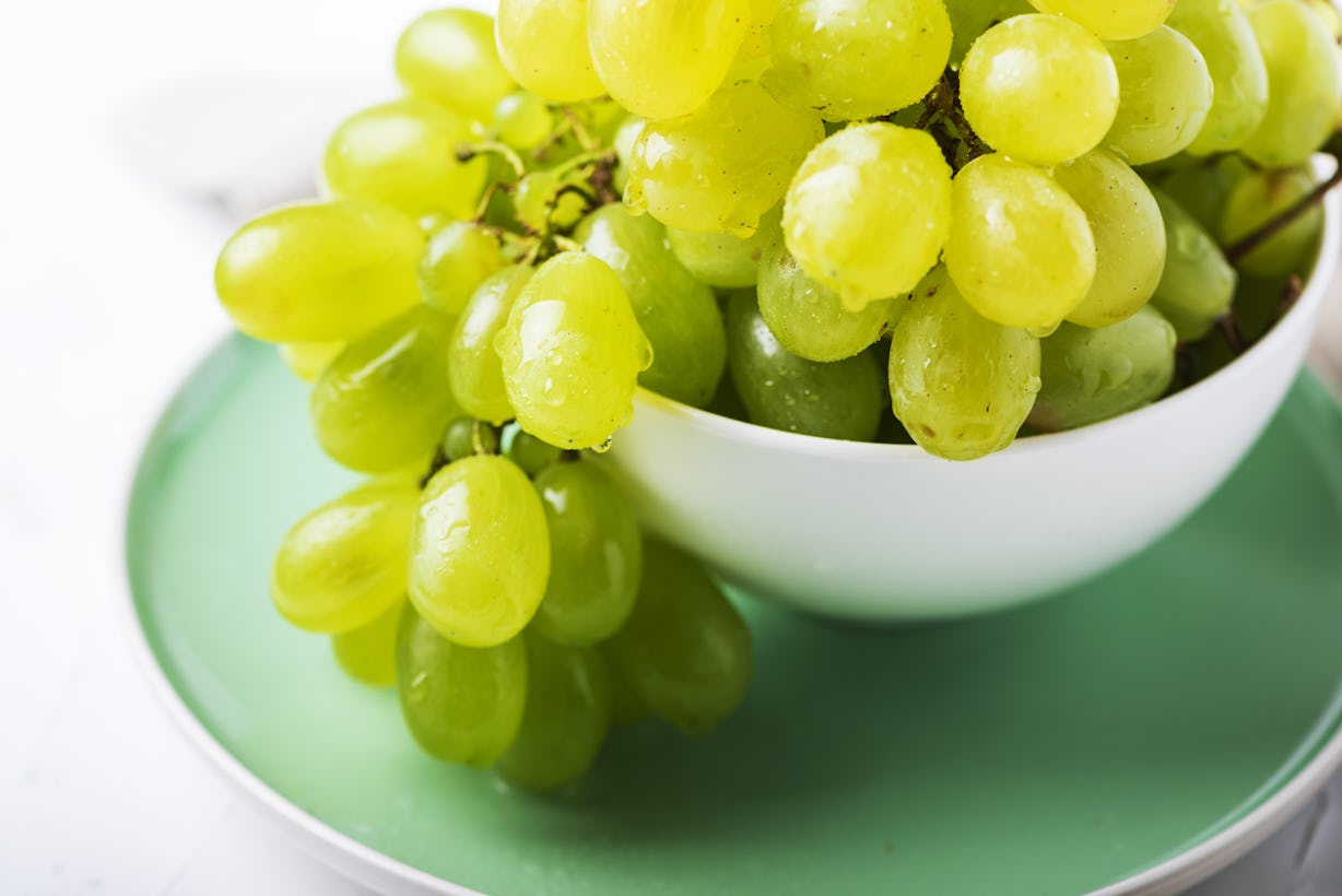 Cutting Grapes To Avoid Choking Isn't Just A Fear Tactic — There's A ...