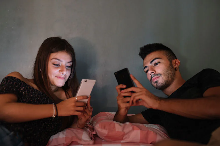 Are You Too Distracted Around Your Boyfriend Or Girlfriend? Here’s How ...