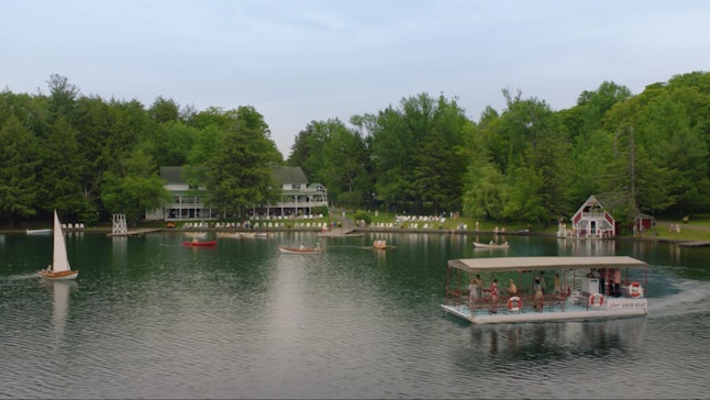 How ‘The Marvelous Mrs. Maisel’ Recreated The 1950s Catskills ...