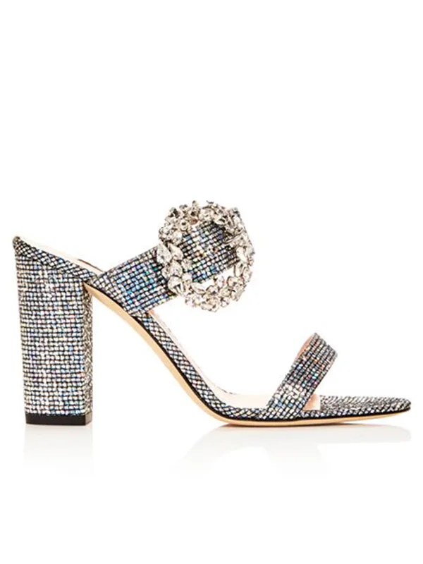 Sarah Jessica Parker Returns As Carrie Bradshaw In The Perfect Lacy Heels