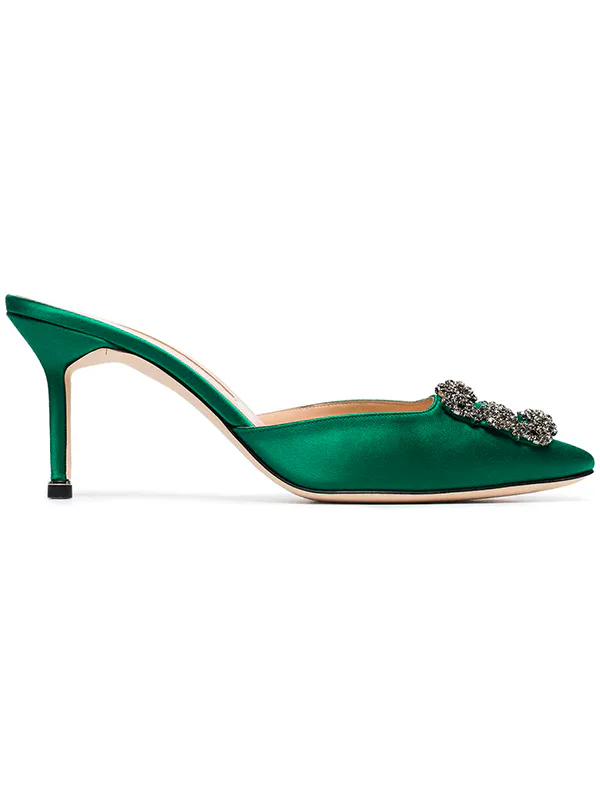 Sarah Jessica Parker Returns As Carrie Bradshaw In The Perfect Lacy Heels