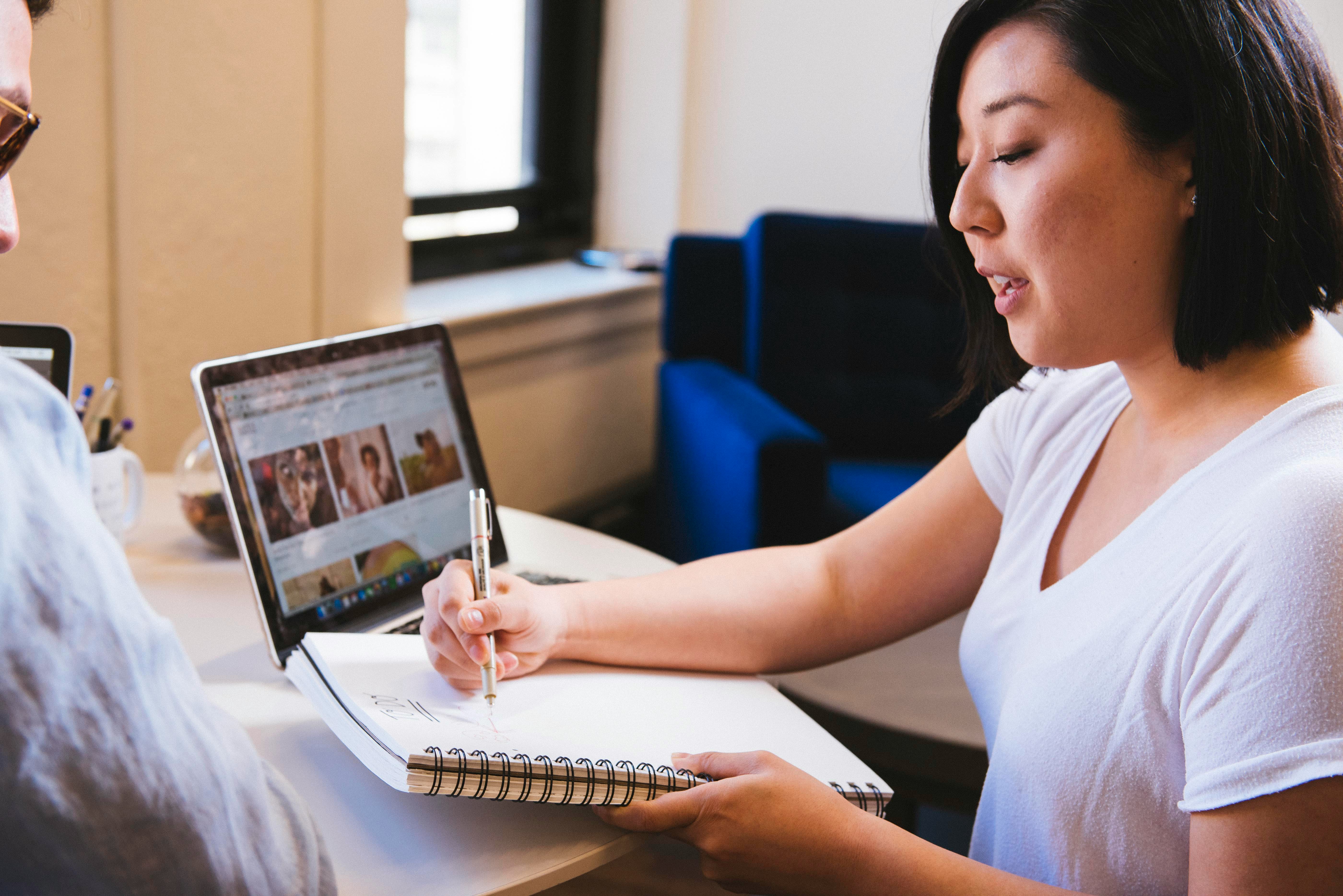 7 Fascinating Ways You See Yourself Differently Than Others See You