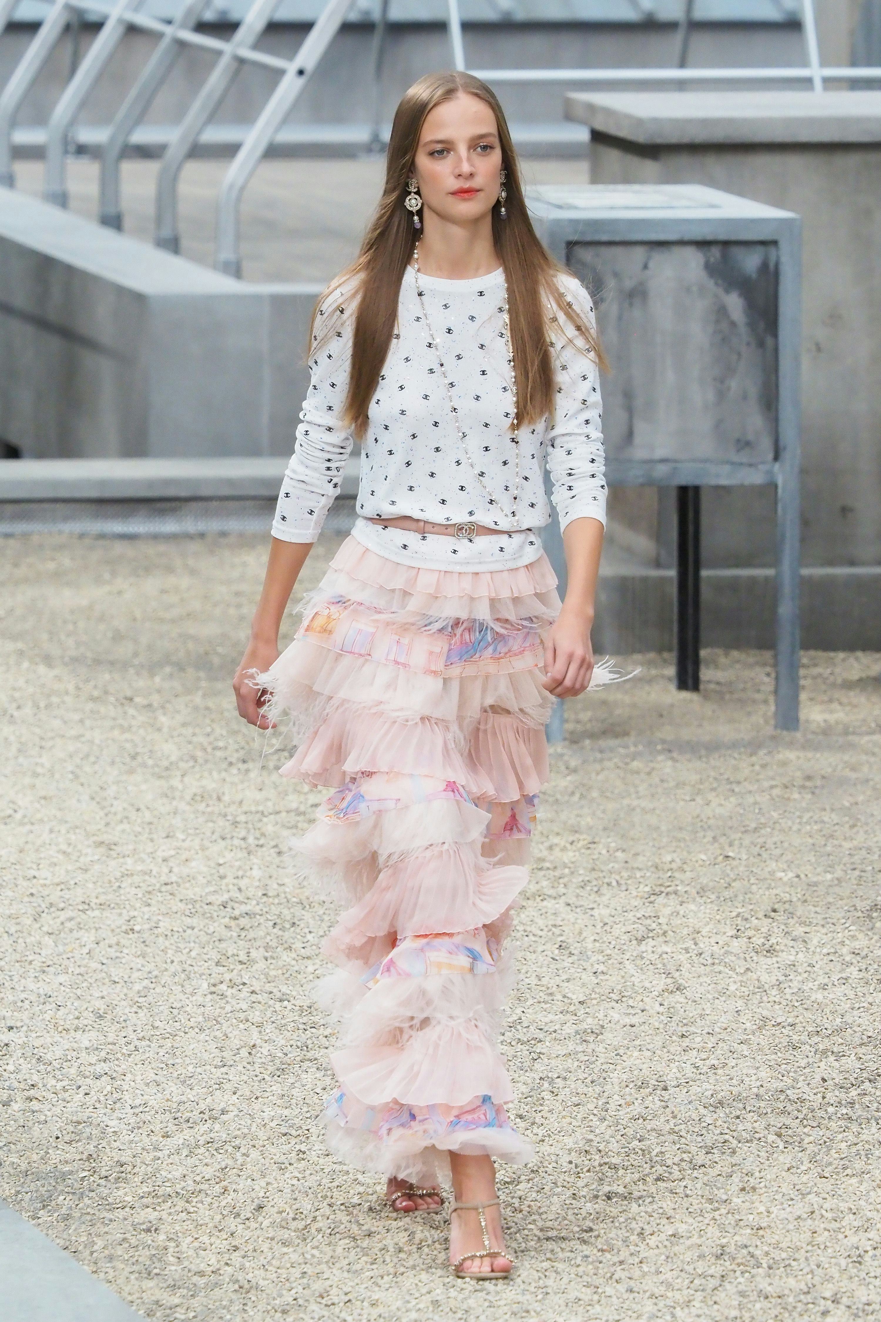 Chanel Spring/Summer 2020 Runway Show Review: How Virginie Viard Paid ...