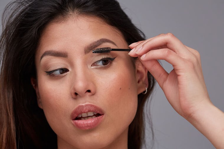 7 Expert Tweezing Tips That Will Help You Get Perfect Brows At Home