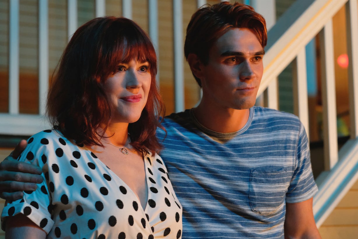 ’Riverdale’s Molly Ringwald Teases How Fred’s Death Will Affect Season 4