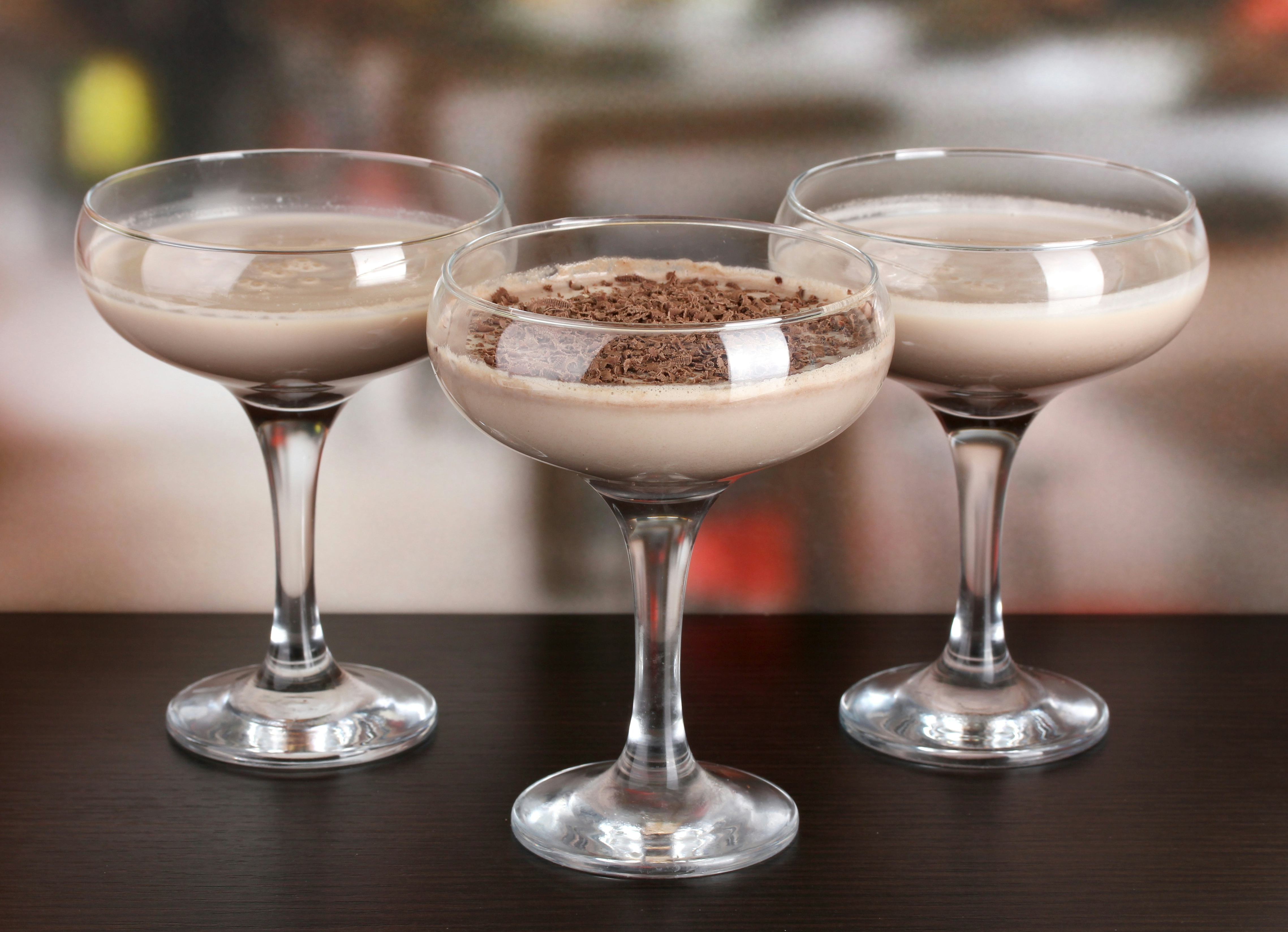 8 Vintage Cocktails That Are Worth Bringing Back For The Holidays