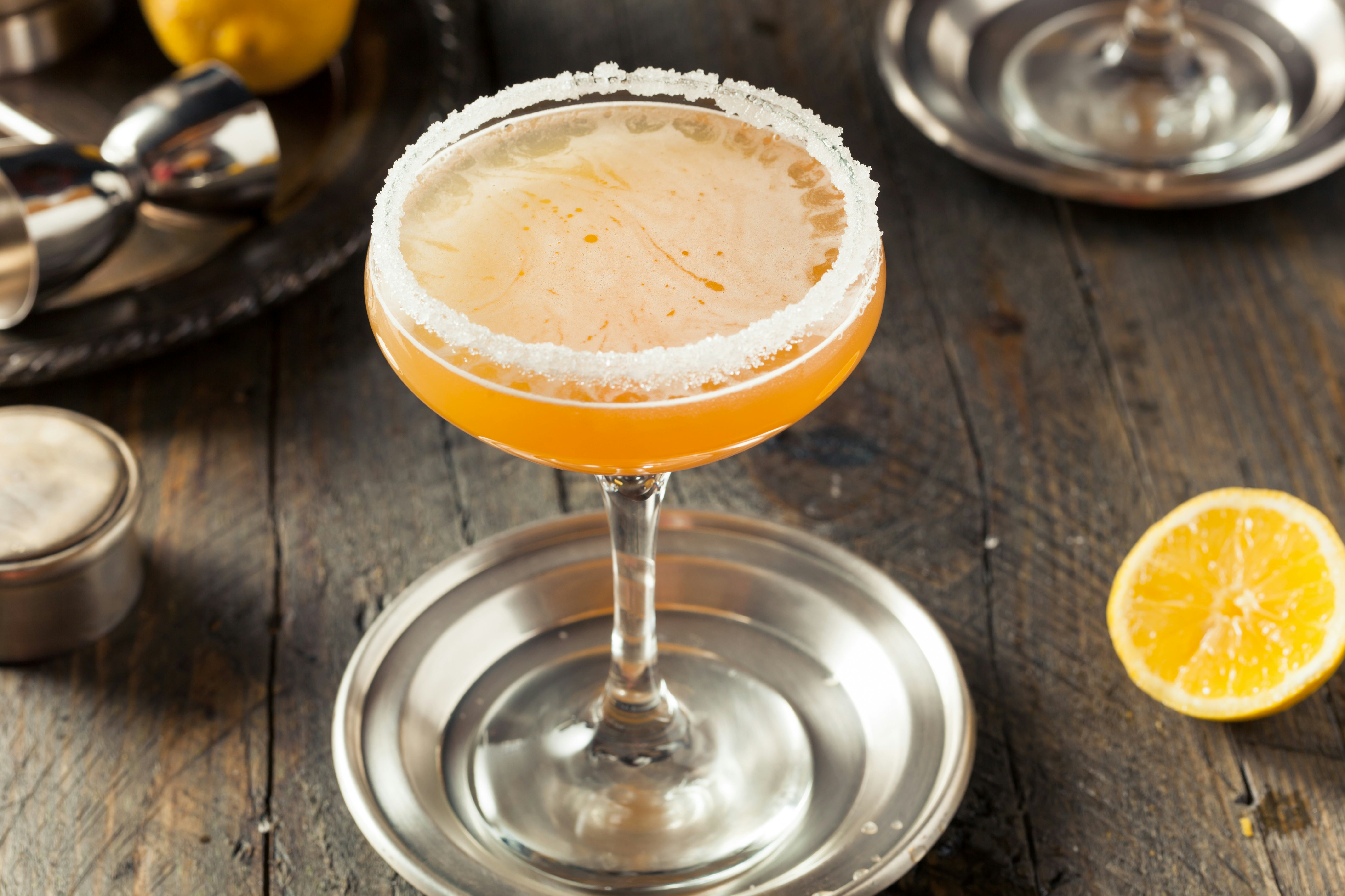 8 Vintage Cocktails That Are Worth Bringing Back For The Holidays