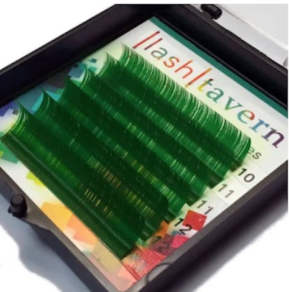 This Makeup Artist's Christmas Tree Lashes Will Get You In The Holiday ...