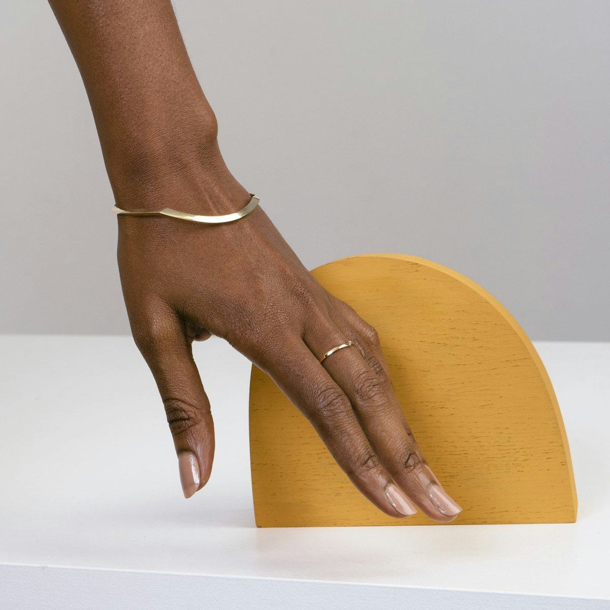 17 Minimalist Jewelry Brands That Will Have Everyone (Yes, Everyone) On ...