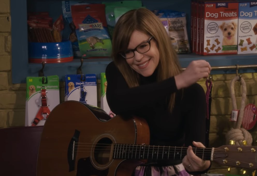 Lisa Loeb’s 'Fuller House' Season 5 Cameo Is Great Promo For Her New Album