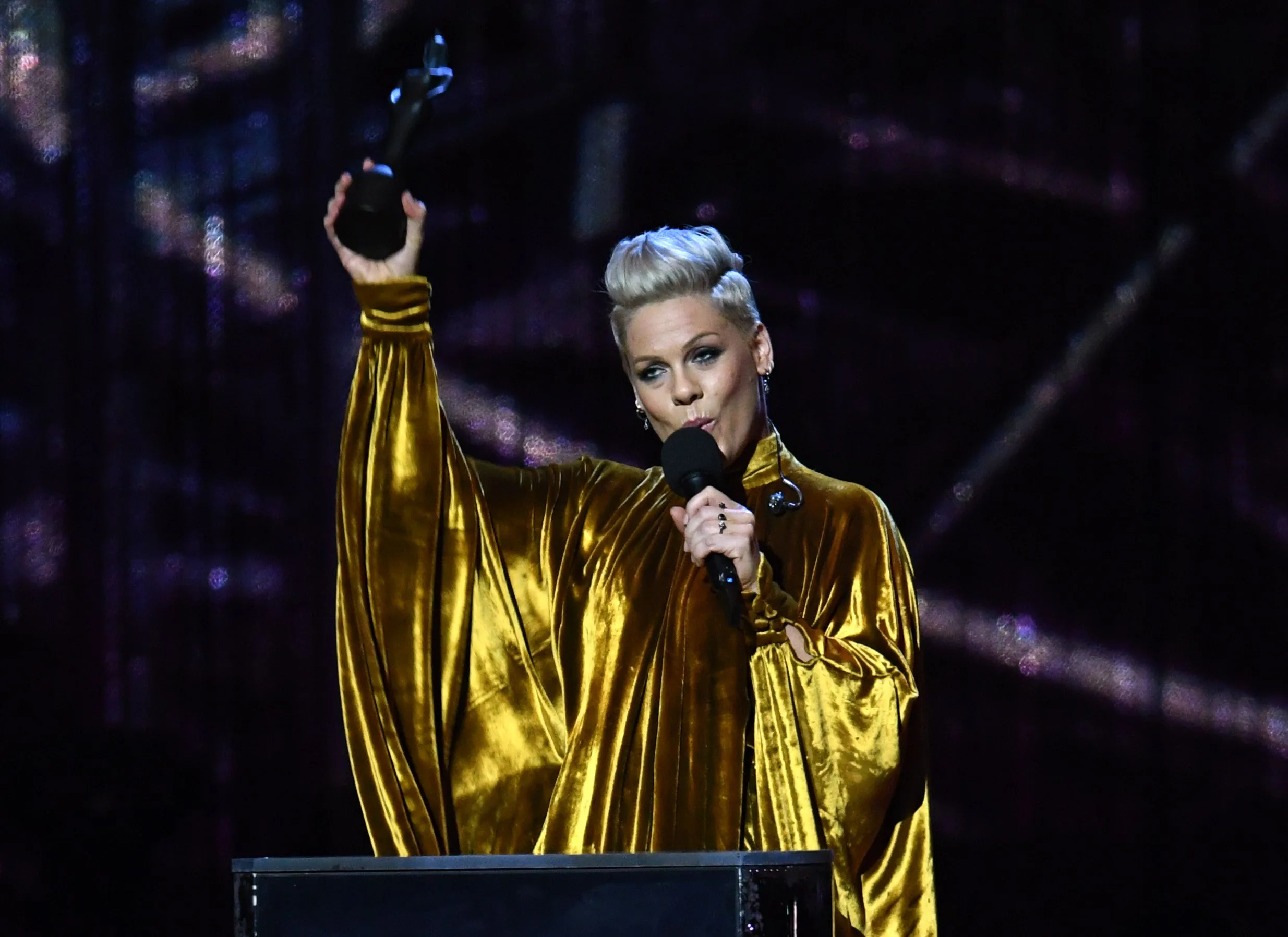 Pink's Brits 2019 Performance Was Empowering AF & Will Give You A *Ton ...