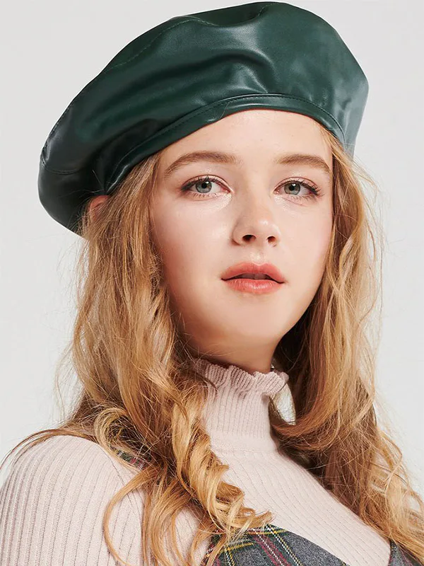 Jennifer Lawrence’s Green Beret Is A Cool Take On The French-Girl Accessory