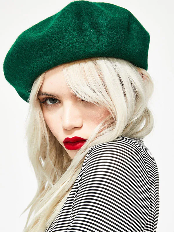 Jennifer Lawrence’s Green Beret Is A Cool Take On The French-Girl Accessory