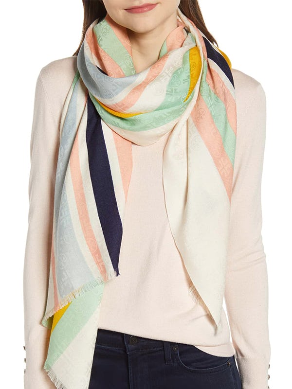 Meghan Markle’s Beige Scarf Is The $68 Basic Your Closet Is Missing