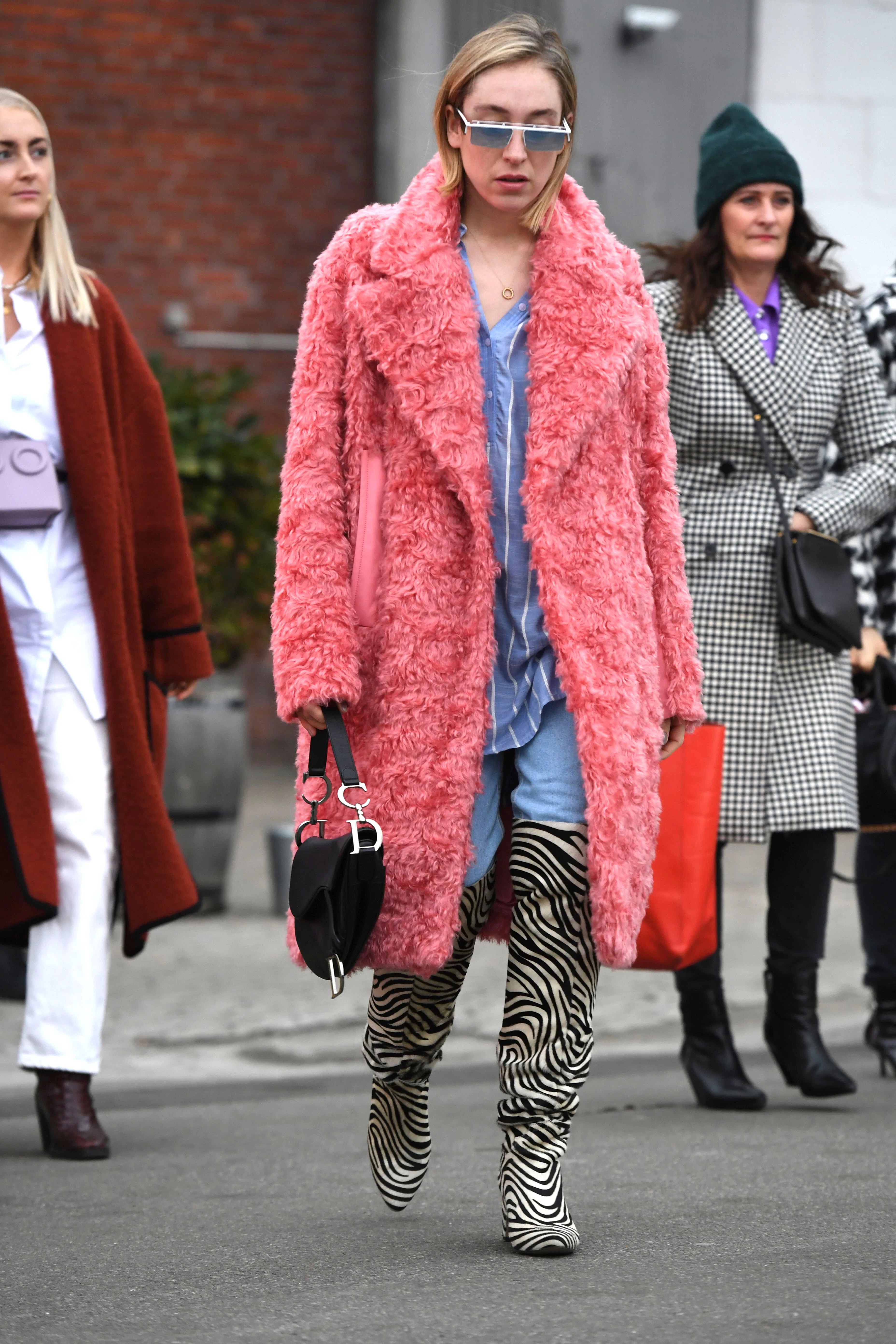 How To Style A Statement Coat: 16 Cool Outfit Ideas That Aren't ...