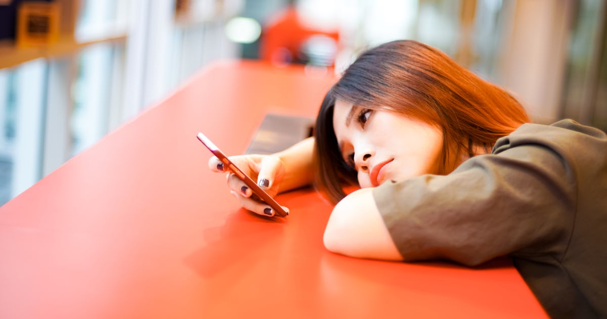 8 Thoughts You Have When Waiting For Someone To Text Back It Feels 8 Thoughts You Have When Waiting For Someone To Text Back It Feels