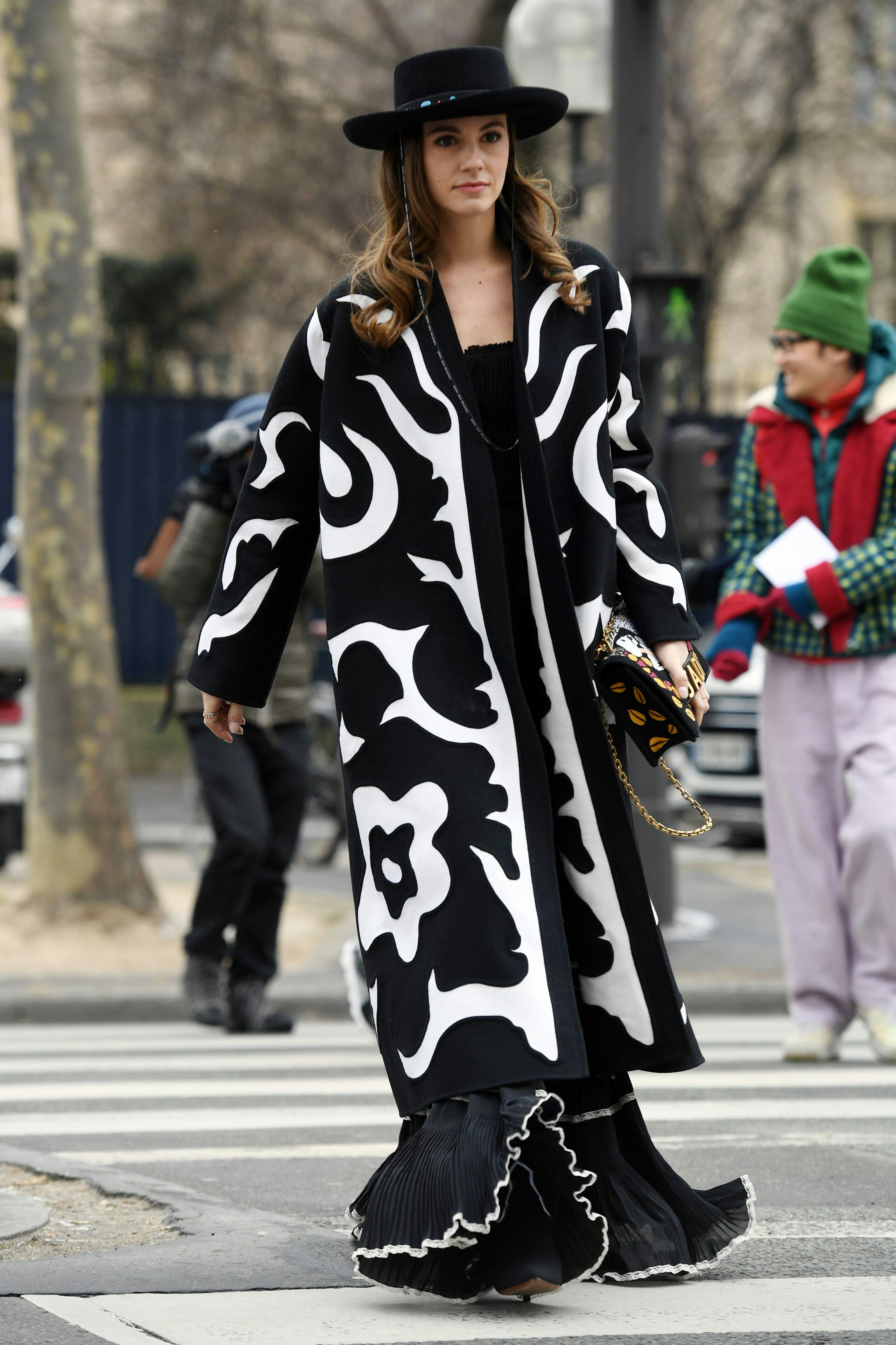 How To Style A Statement Coat: 16 Cool Outfit Ideas That Aren't ...