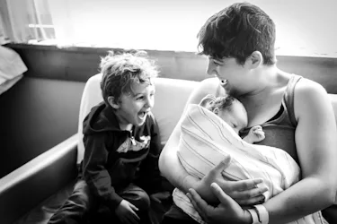 34 Moving Photos Of Siblings Meeting For The First Time That Are Full ...