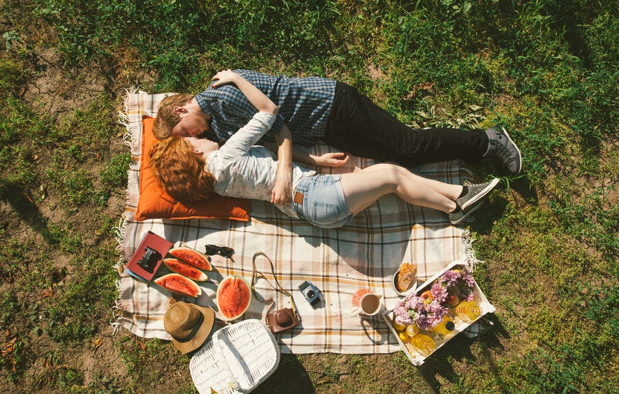 6 Romantic First Anniversary Ideas, Because You Never Forget Your First