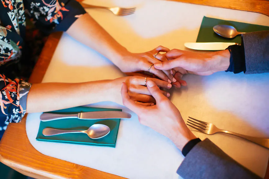 6 Romantic First Anniversary Ideas, Because You Never Forget Your First