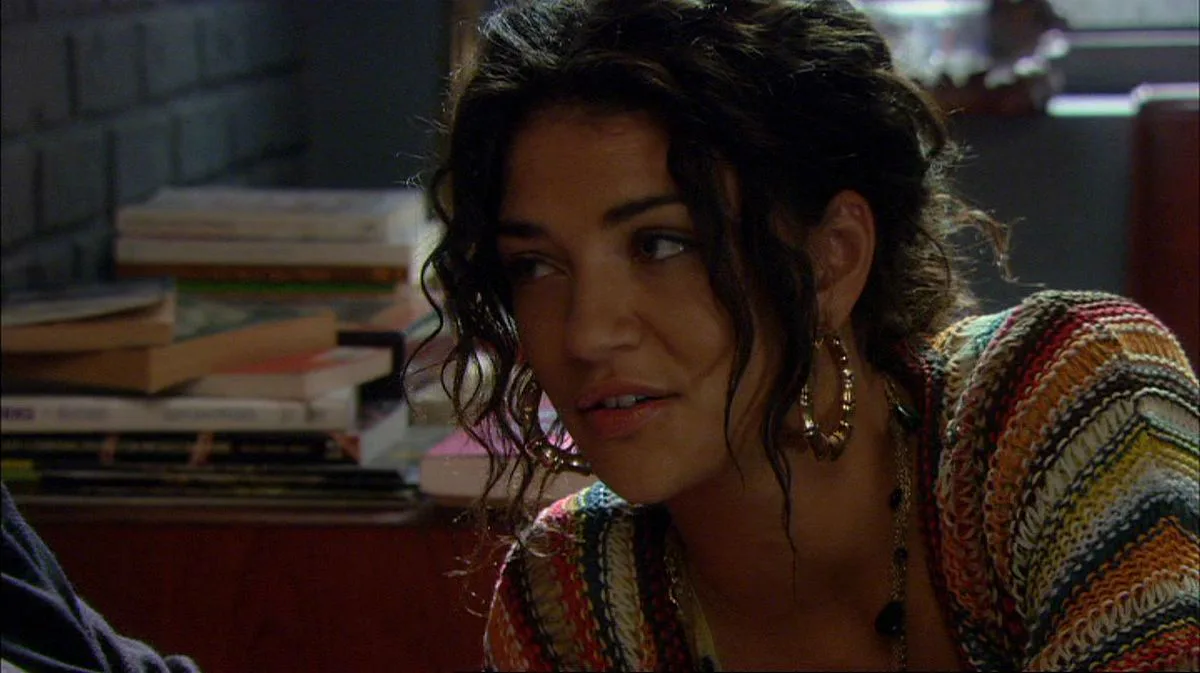 'Gossip Girl' & 'Orville' Star Jessica Szohr Takes On The Bustle Booth