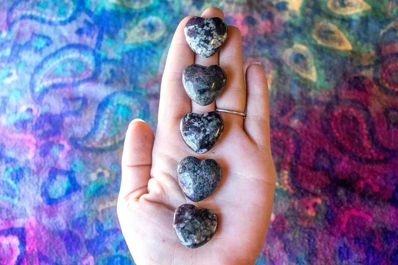 4 Crystals For The April 2019 Full Moon To Keep You Grounded