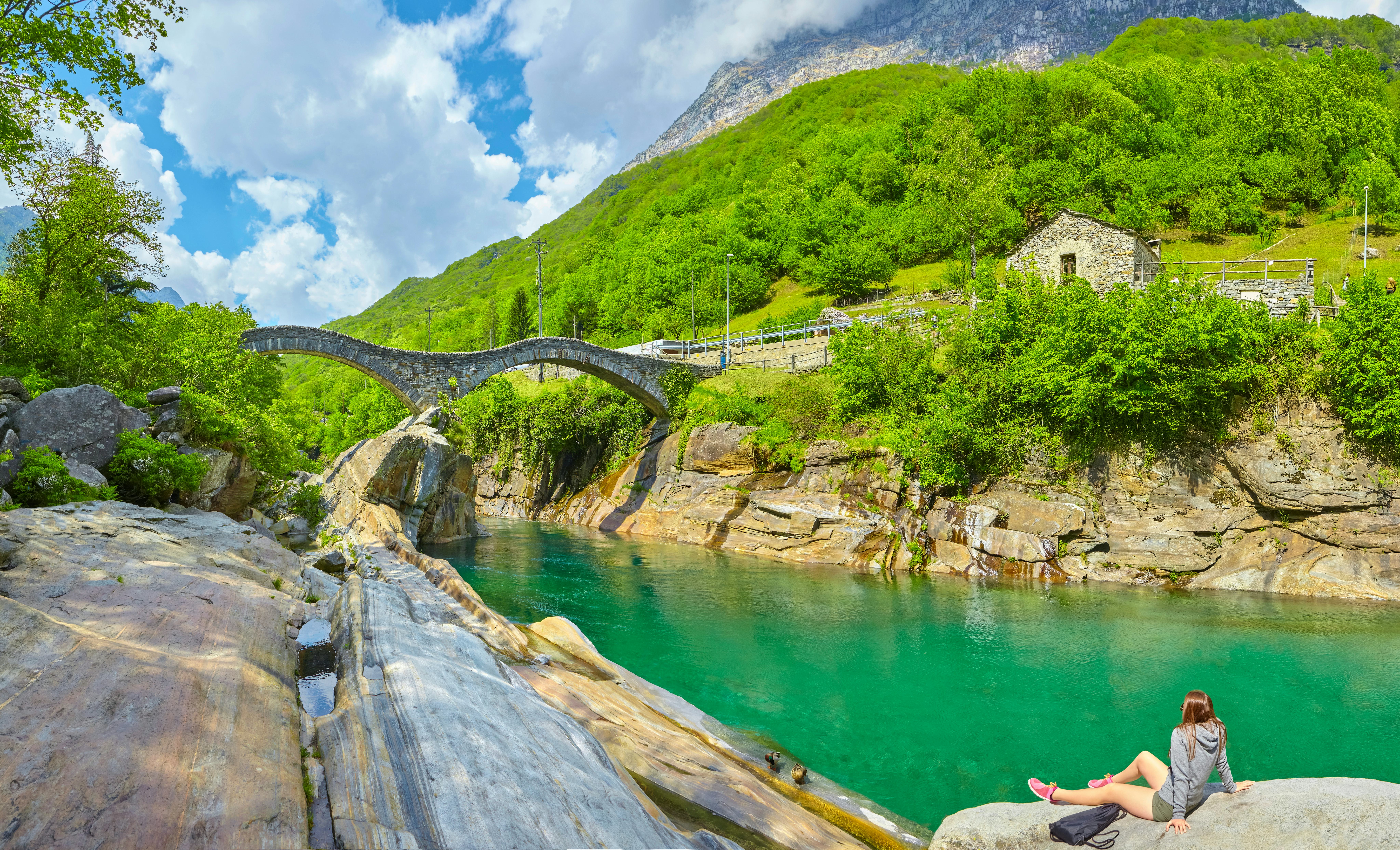 This River In Switzerland Is Naturally Emerald Green & The Photos Are ...
