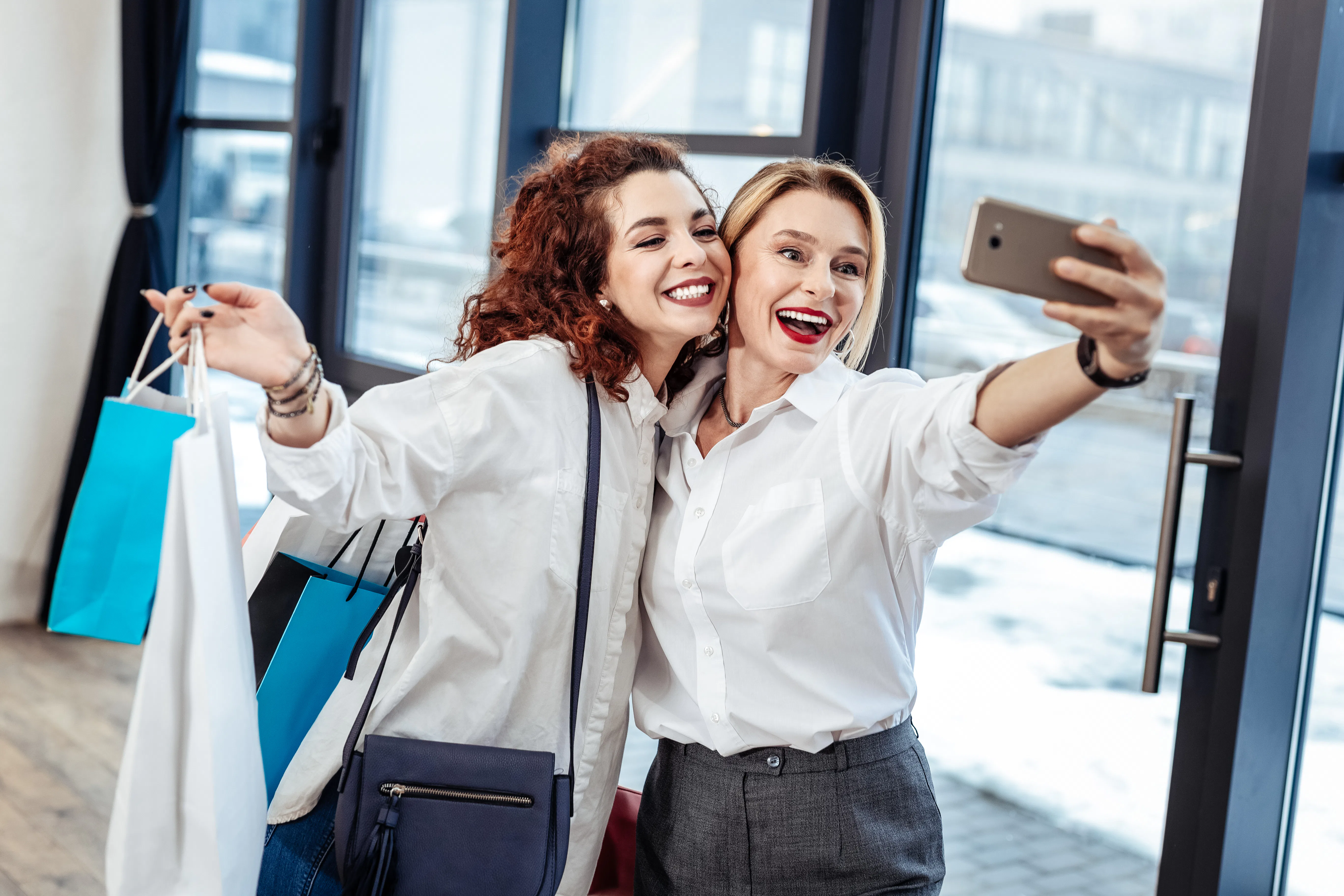 Why Your Cool Aunt Is The Best Friend & Role Model You Could Ask For