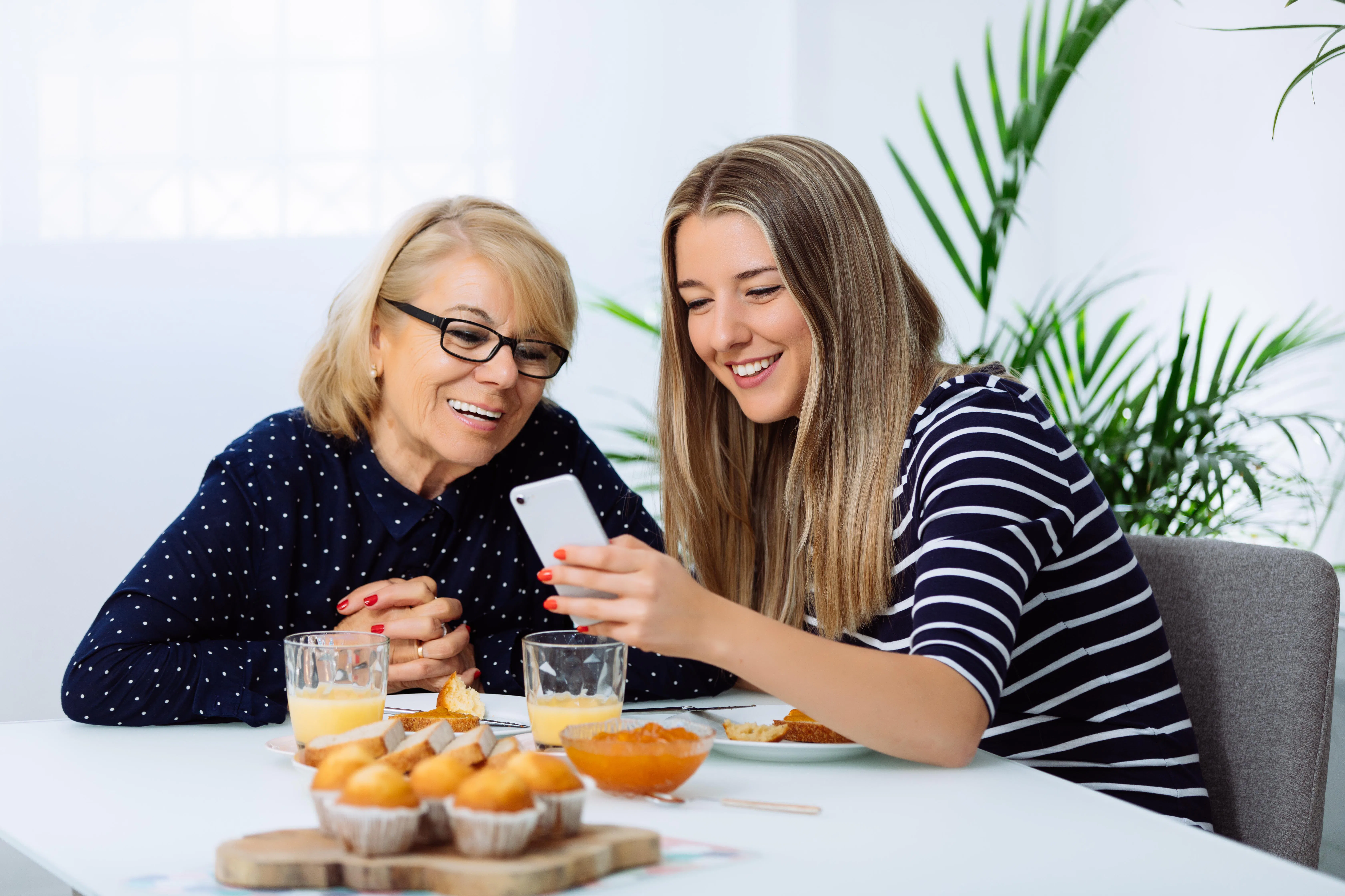 Why Your Cool Aunt Is The Best Friend & Role Model You Could Ask For