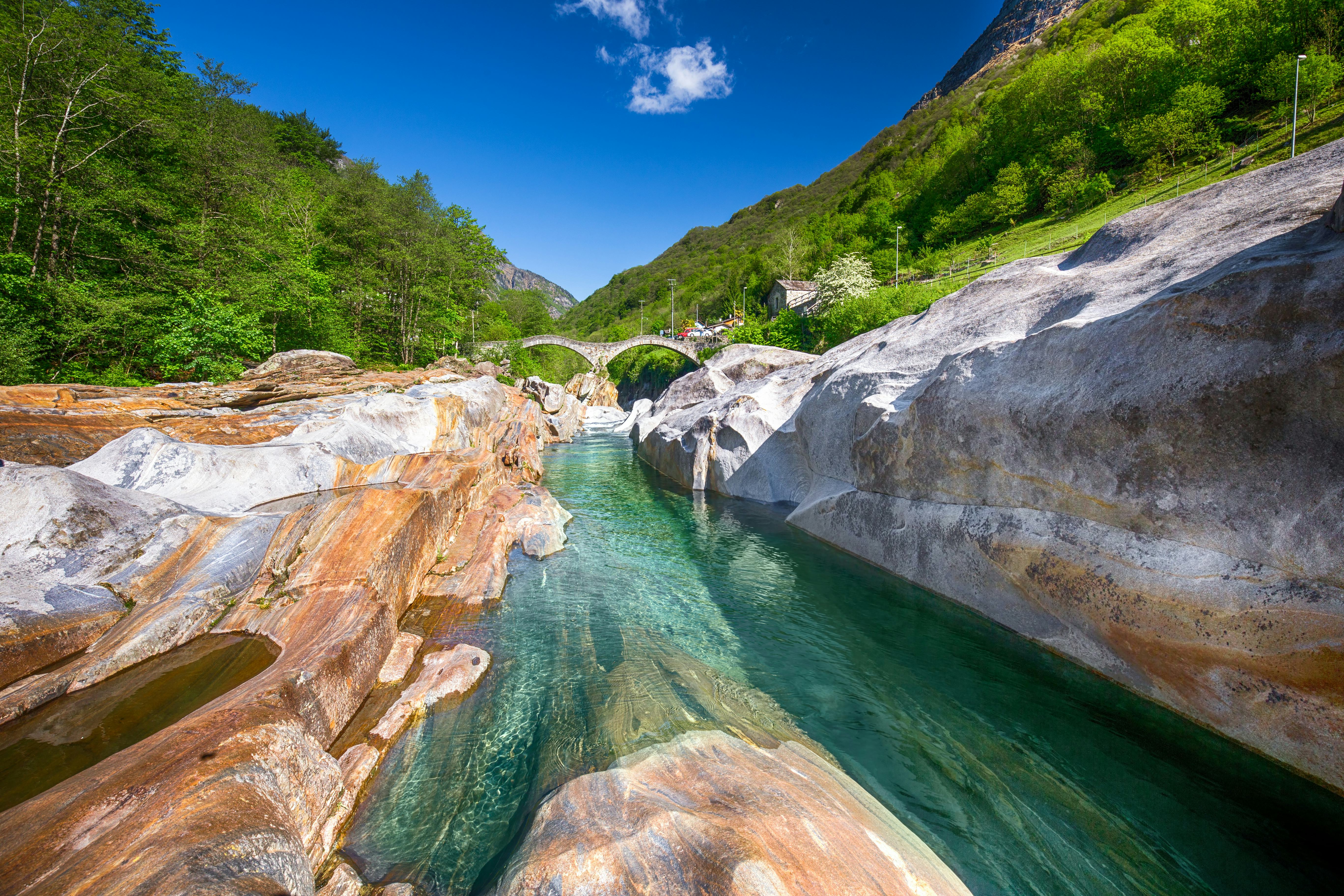 This River In Switzerland Is Naturally Emerald Green & The Photos Are ...