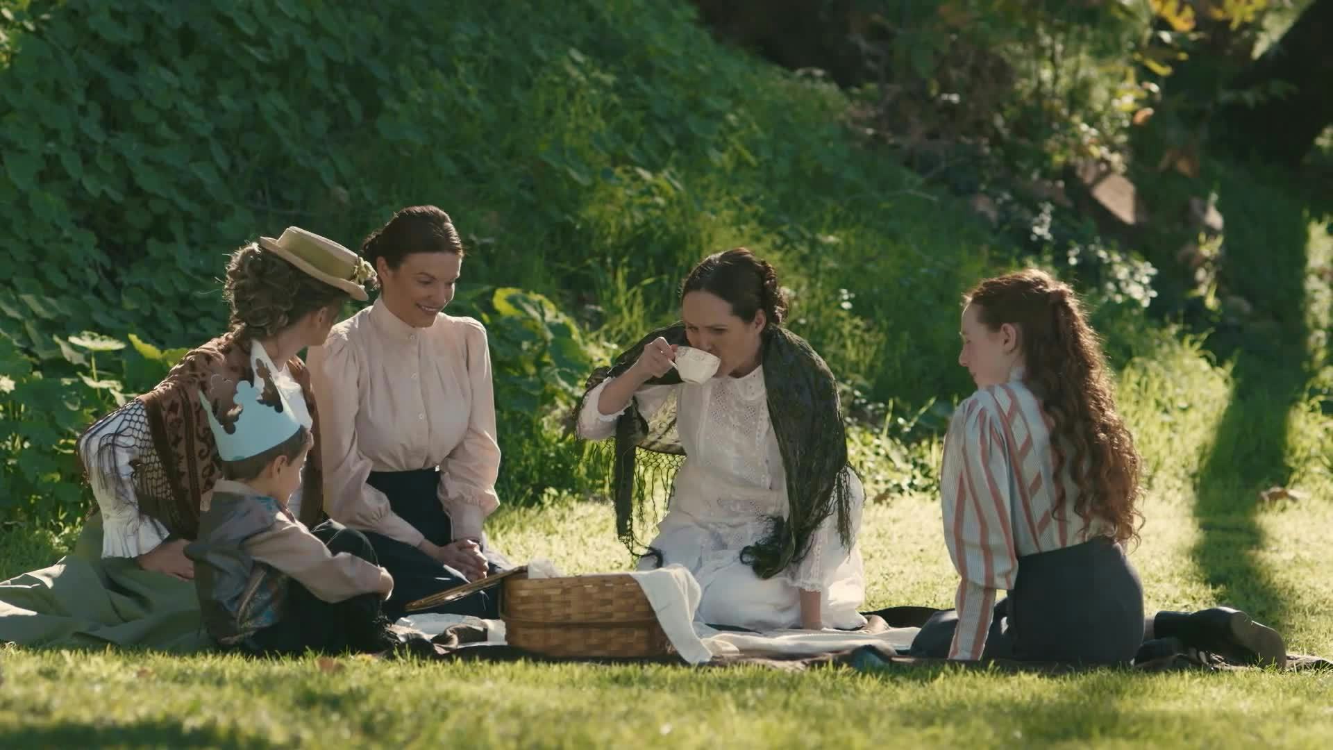 How Accurate Is ‘Wild Nights With Emily’? The Biopic Explores A Queer ...