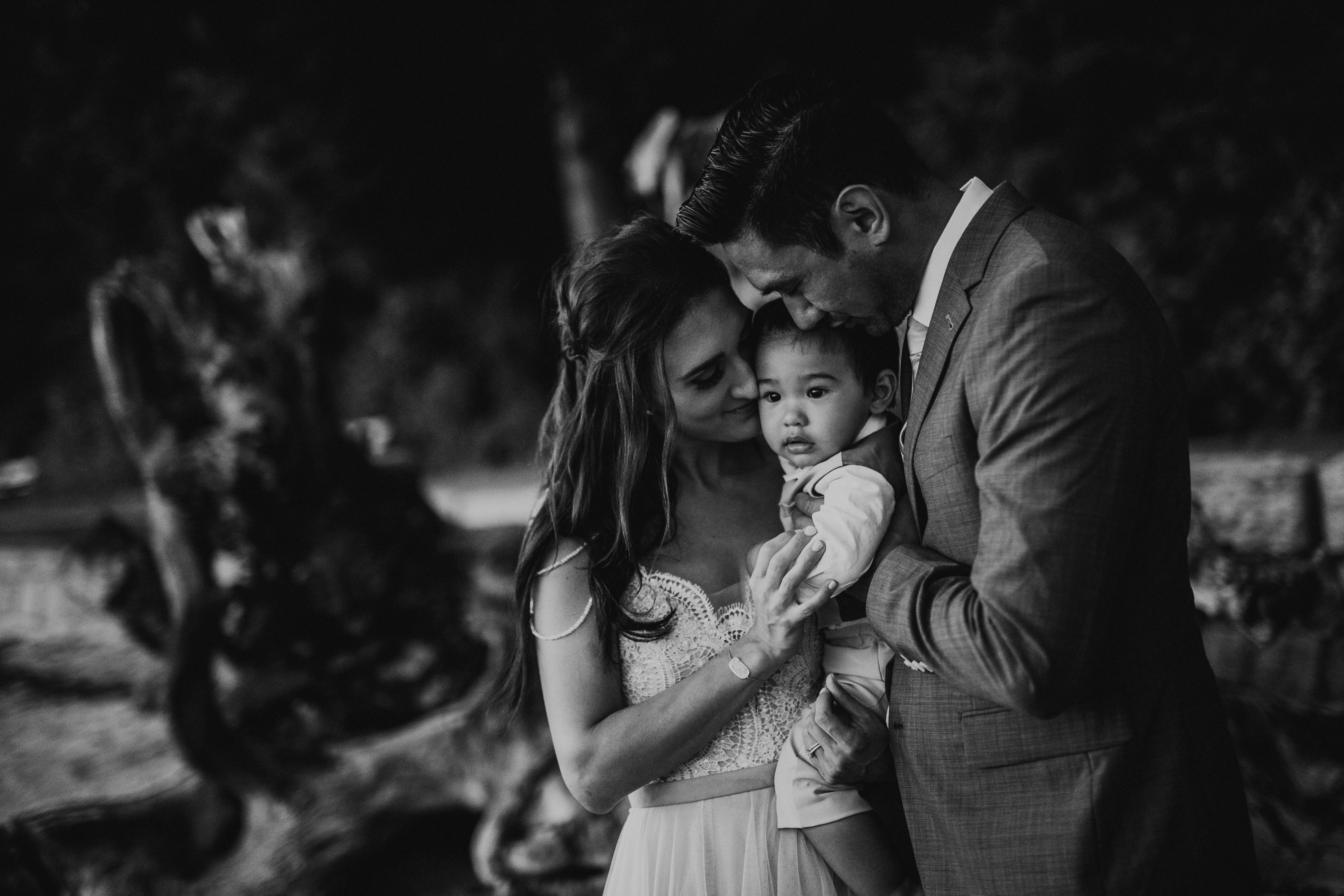 24 Stunning Photos Of Brides & Their Kids That Redefine What Wedded ...