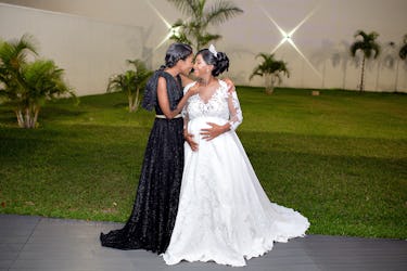 20 Photos Of Pregnant Brides That Prove Baby Bumps Are A Beautiful New ...