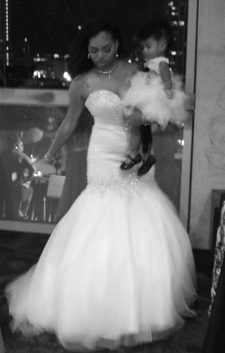 24 Stunning Photos Of Brides & Their Kids That Redefine What Wedded ...