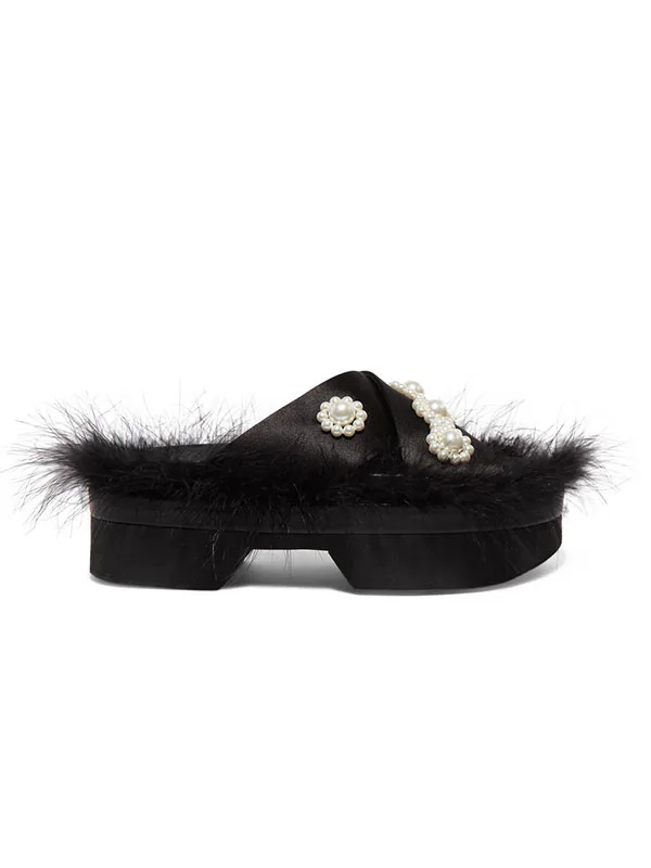Mandy Moore’s Feather-Adorned Heels Are The Bold Shoe Trend You’ll ...