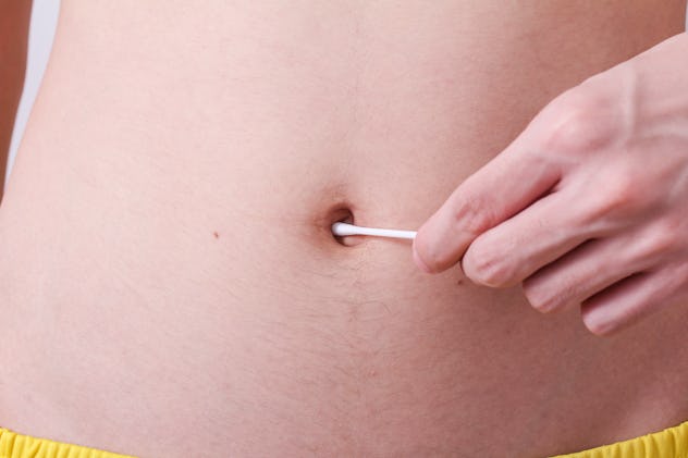 7 Facts About Belly Buttons That Are Fascinating & Weird