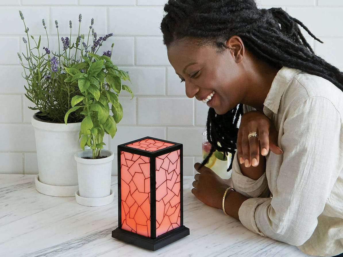 This Long-Distance Friendship Lamp Lights Up For Your Friend When You ...