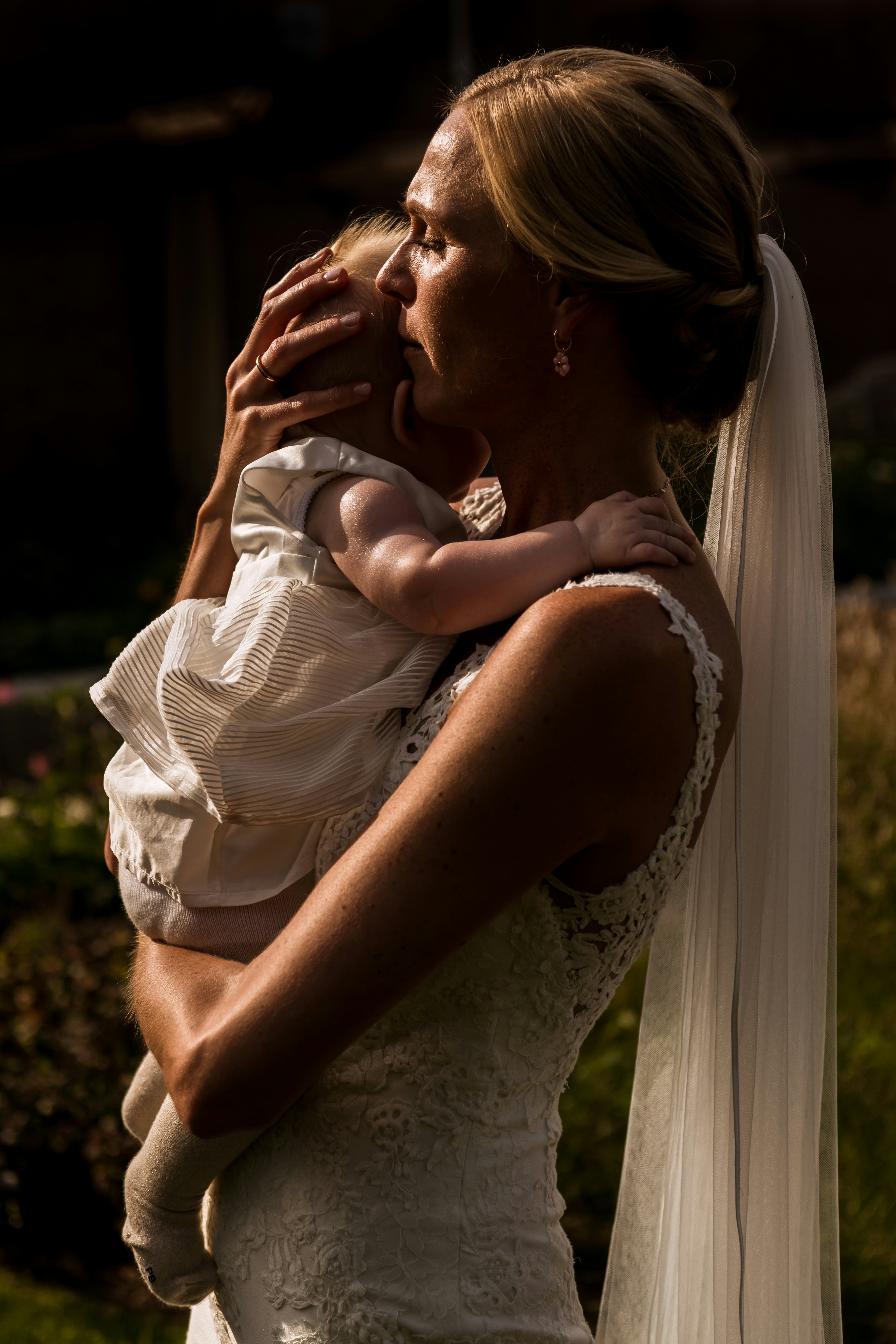 24 Stunning Photos Of Brides & Their Kids That Redefine What Wedded ...