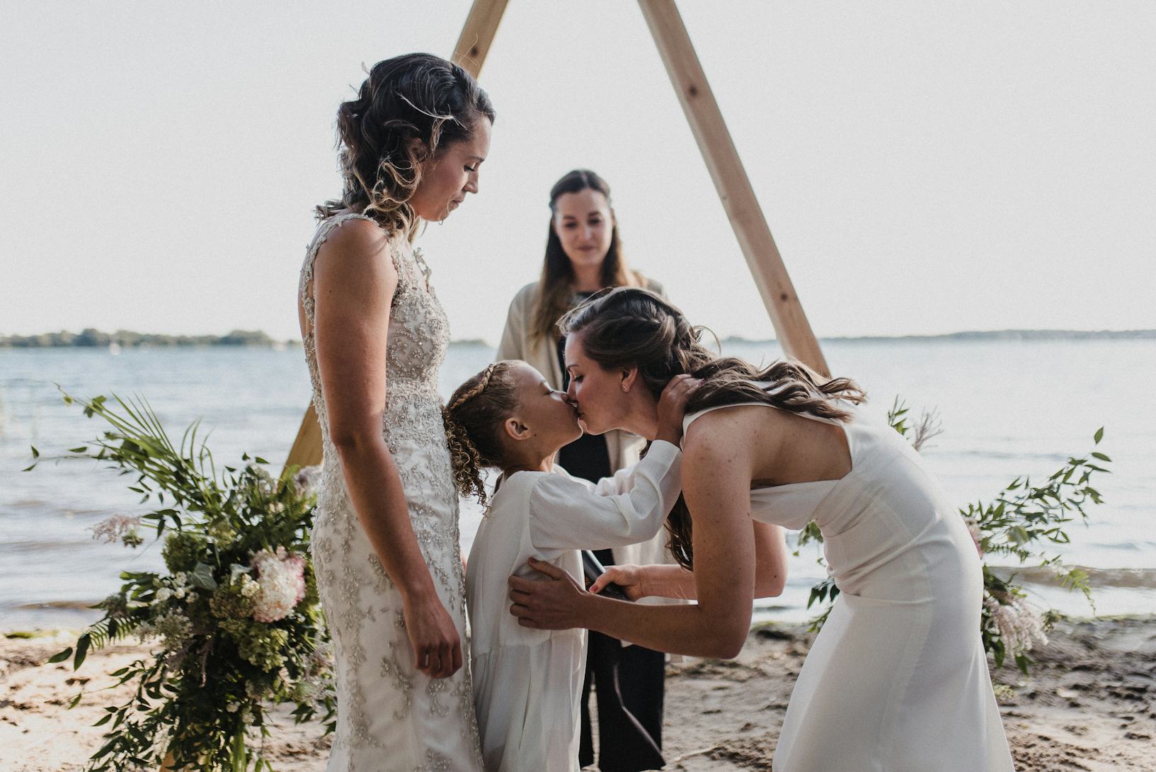 24 Stunning Photos Of Brides & Their Kids That Redefine What Wedded ...