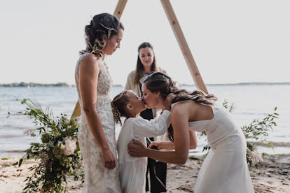 24 Stunning Photos Of Brides & Their Kids That Redefine What Wedded ...