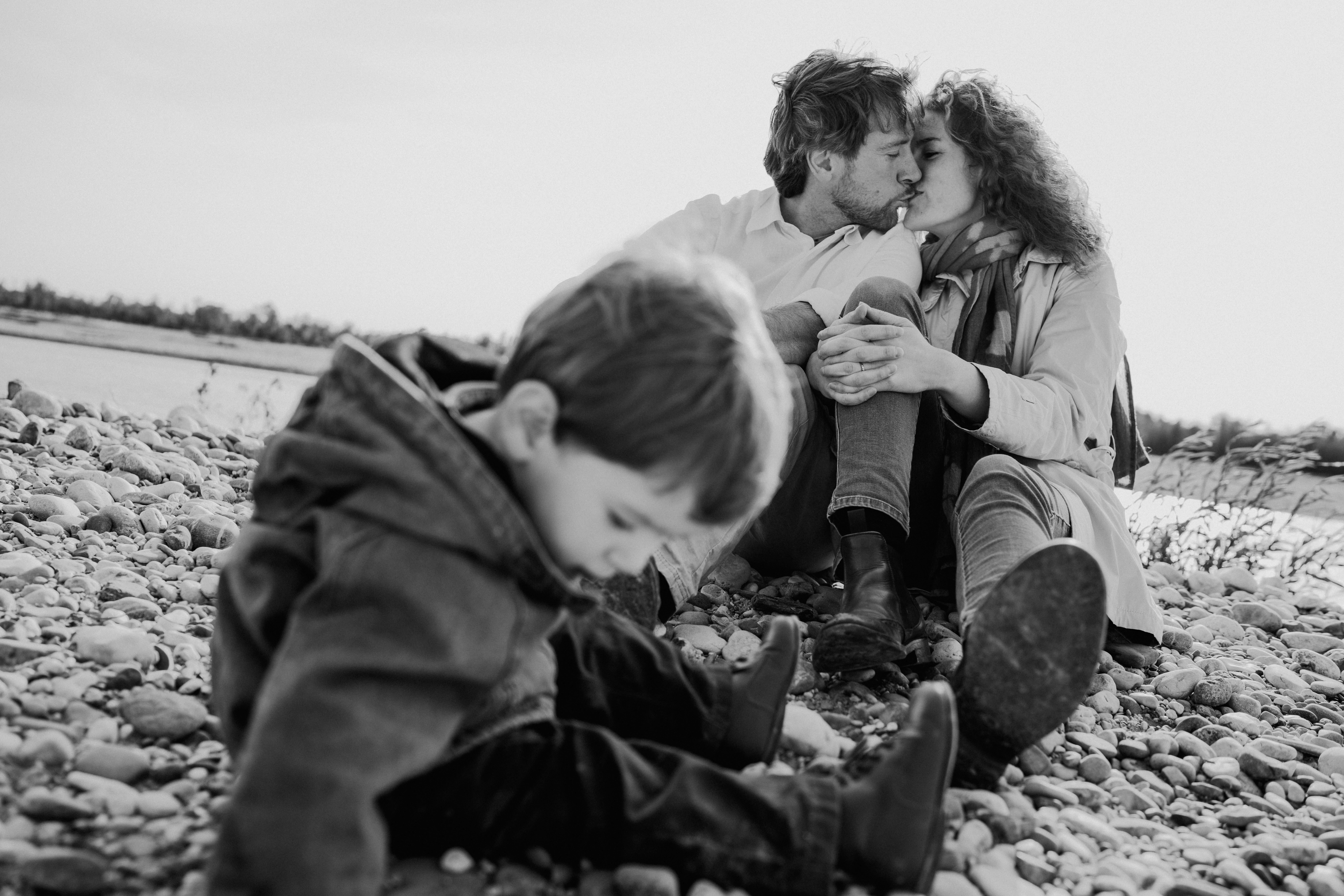 21 Engagement Photos With Kids, That Prove More Is More
