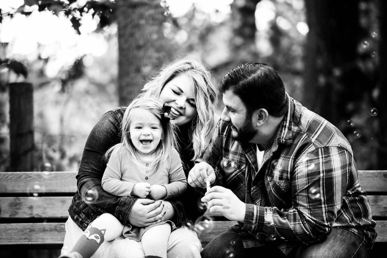 21 Engagement Photos With Kids, That Prove More Is More