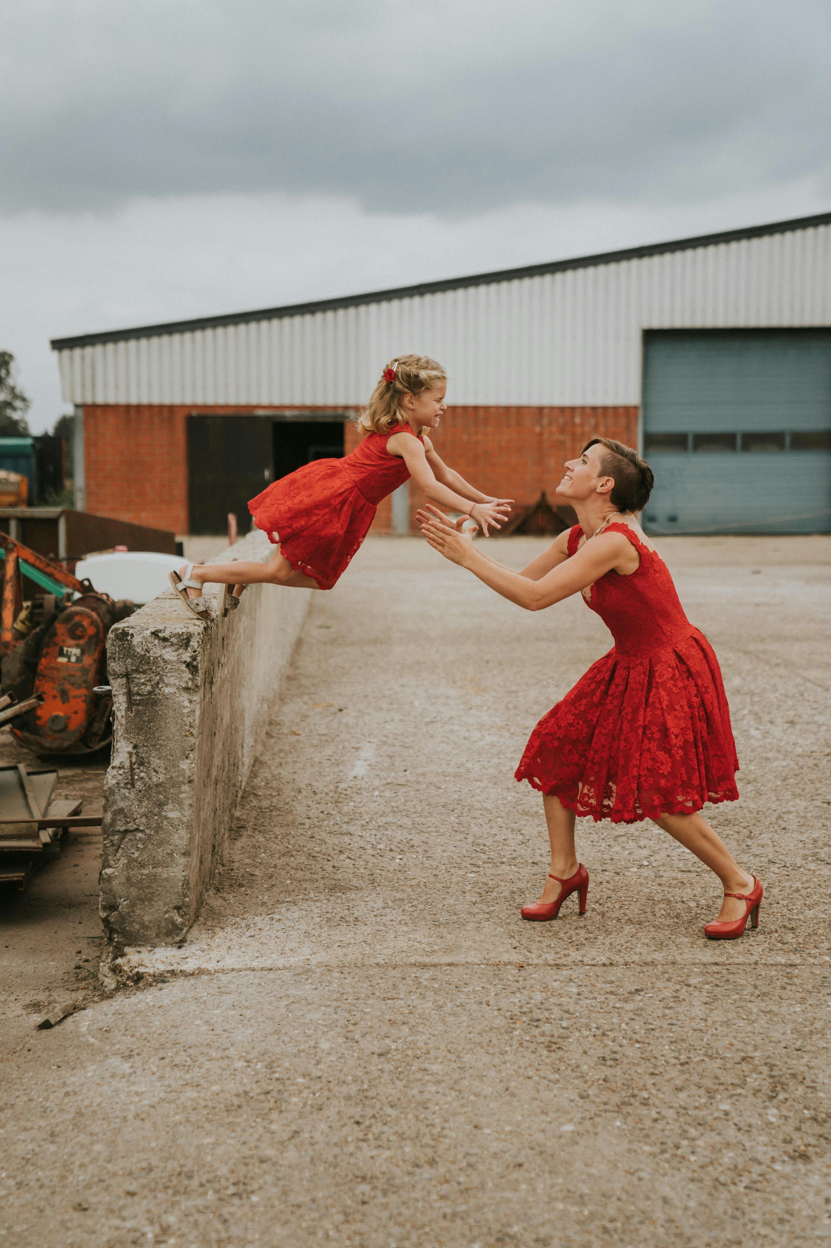 24 Stunning Photos Of Brides & Their Kids That Redefine What Wedded ...