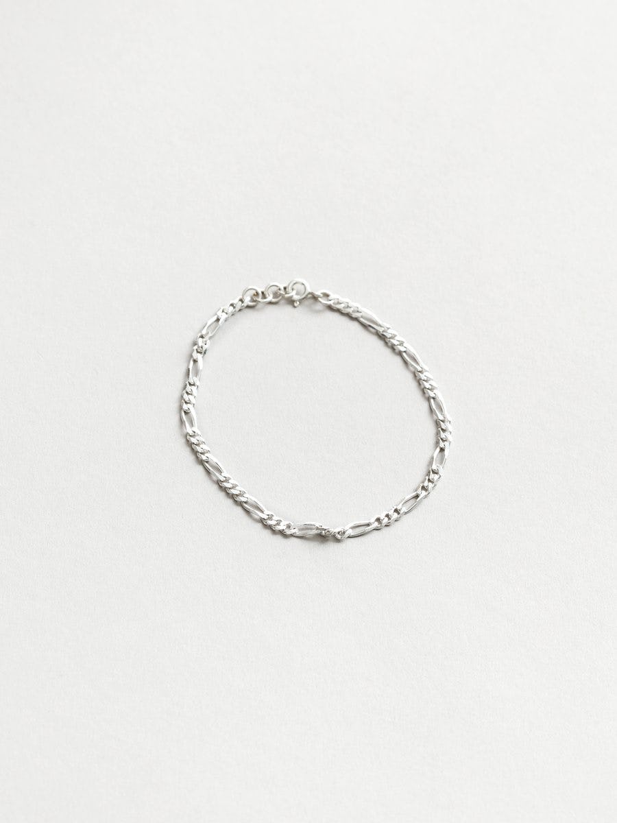 15 New Ankle Bracelets That'll Convince You To Get On Board With This ...