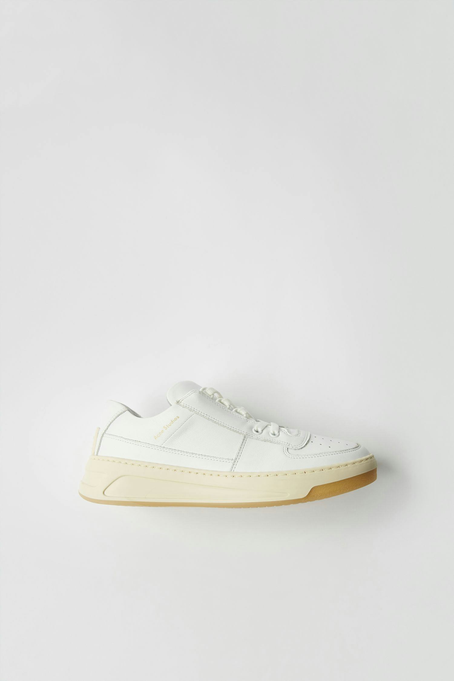 28 White Sneaker Outfits You'll Want To Live In This Summer