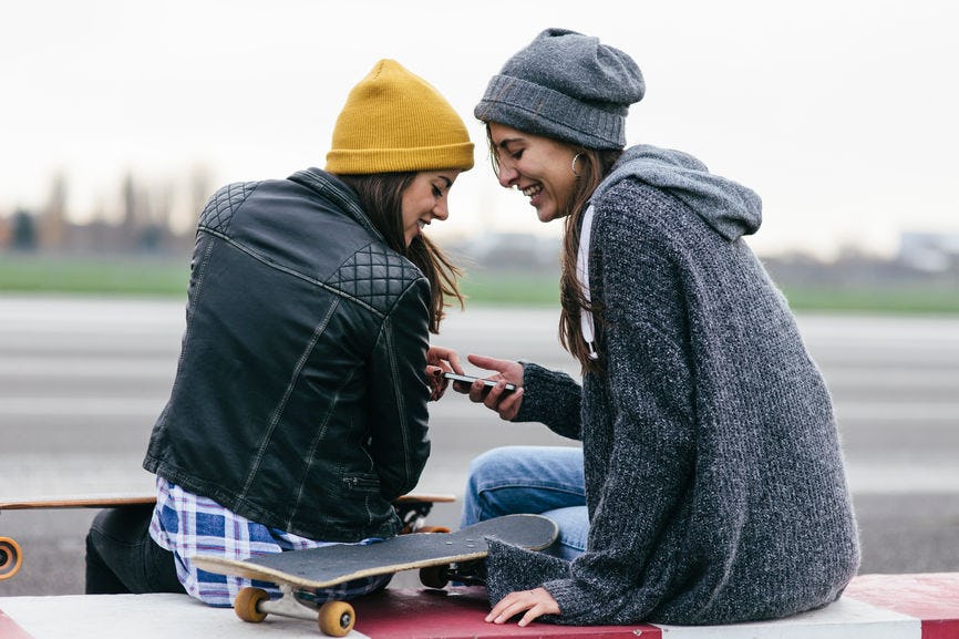 How Does Texting Change Throughout A Relationship? A Linguist Explains