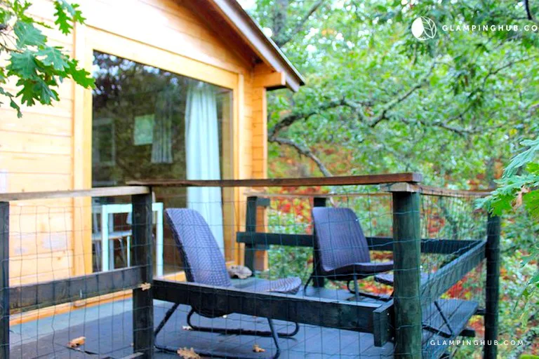 The Most Romantic Vacations For 2 Involve Treehouses — Really